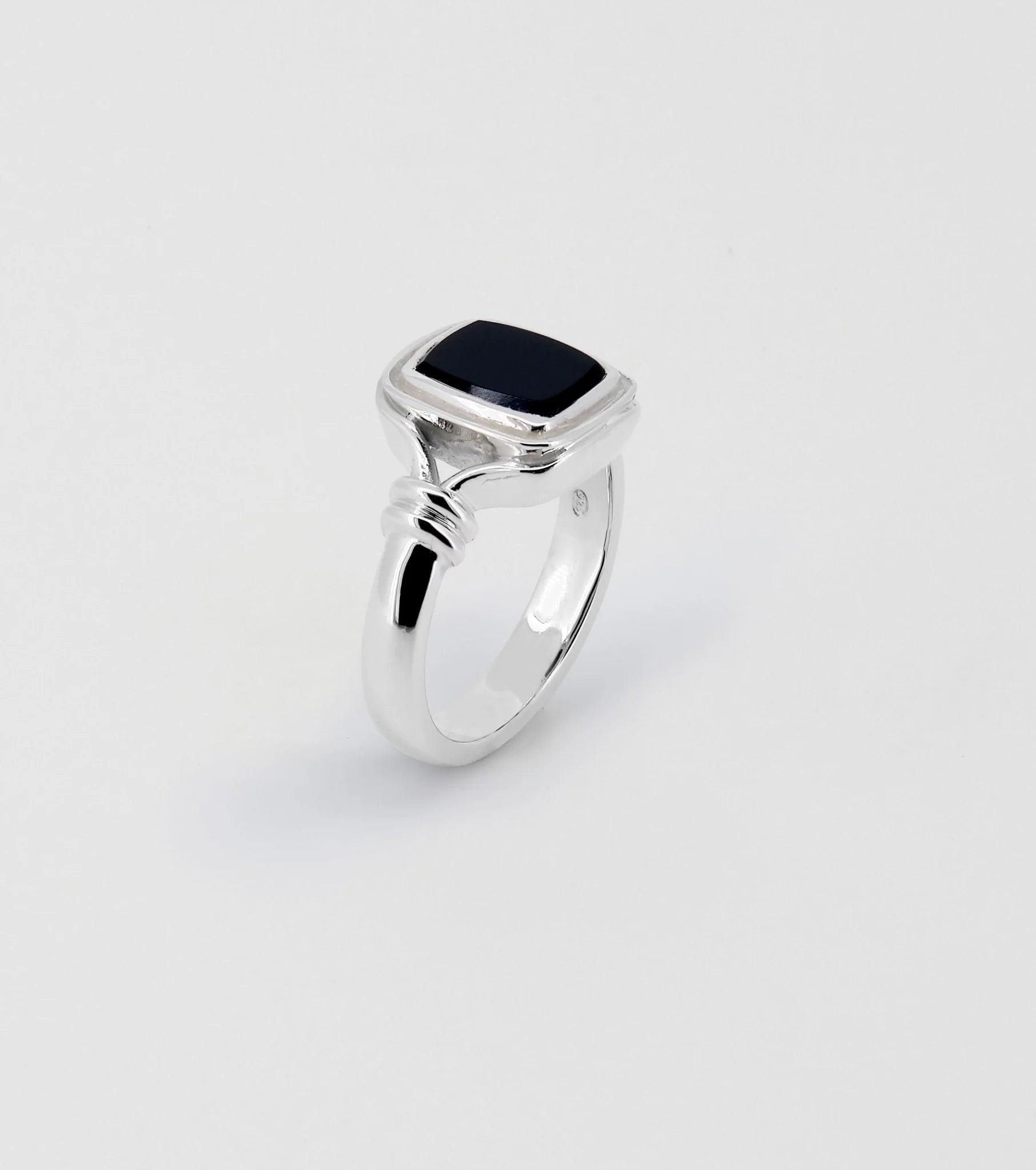 Heirloom Onyx Signet Ring – PAULINE STUDIO